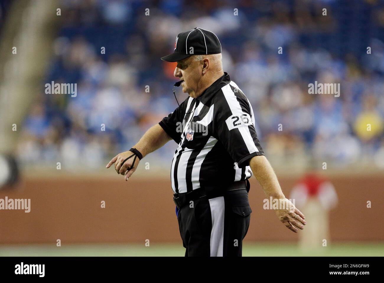 Head linesman Mark Baltz (26) is seen during the fourth quarter of an ...