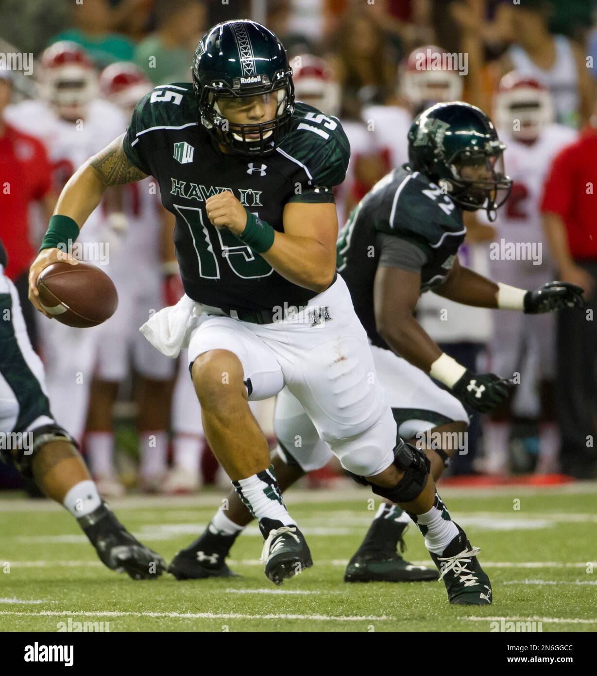 Hawaii quarterback Ikaika Woolsey (15) scrambles out of the pocket in ...