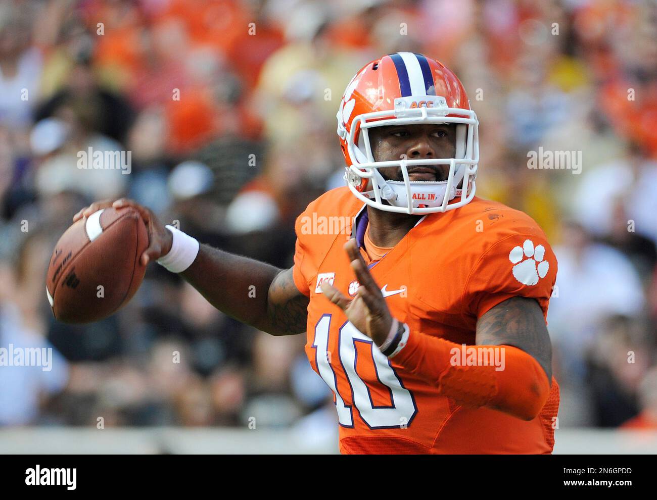 Clemson quarterback Tajh Boyd (10) throws during the first half of an ...