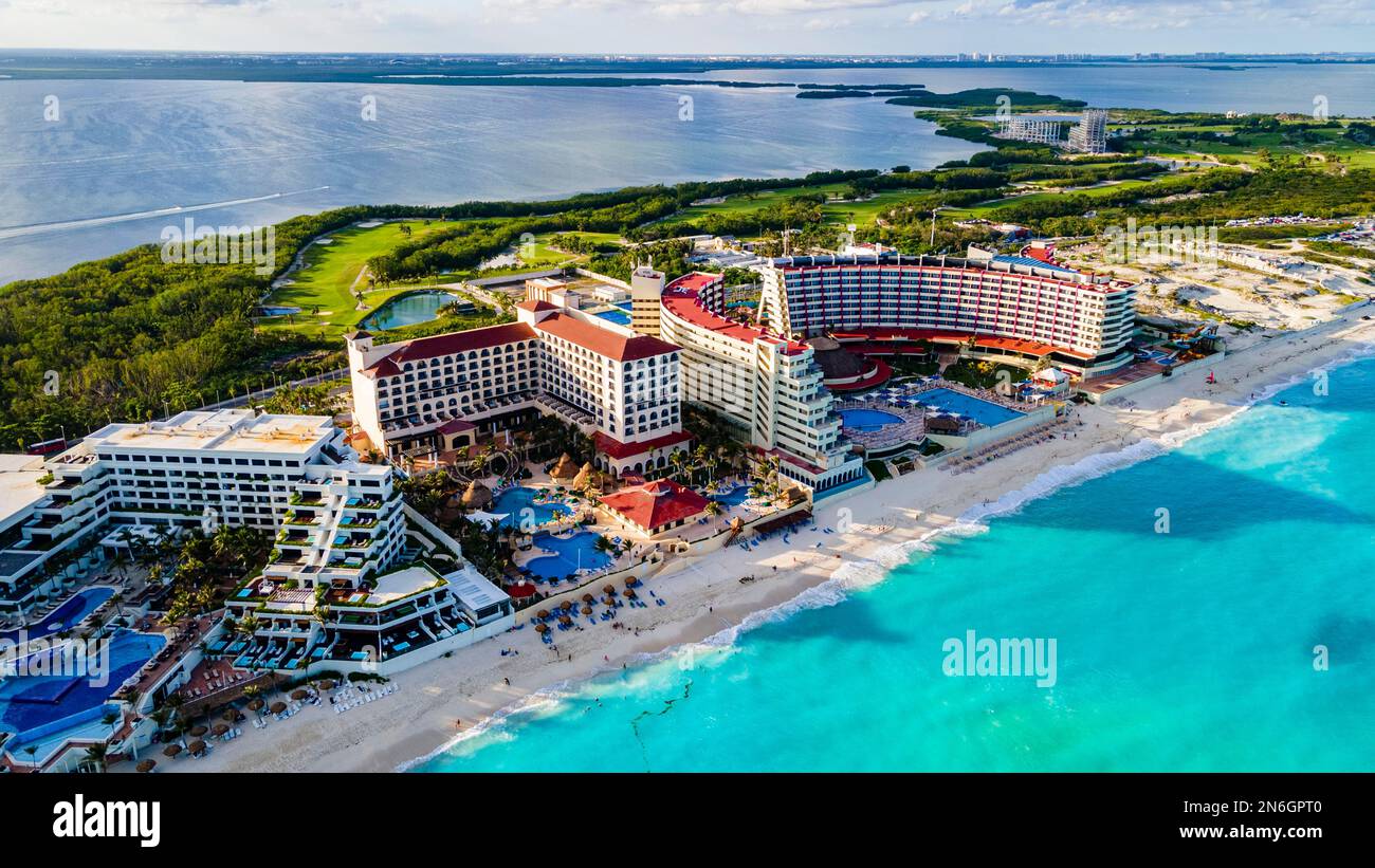 Aerial of the hotel zone with the turquoise waters of Cancun, Quintana ...