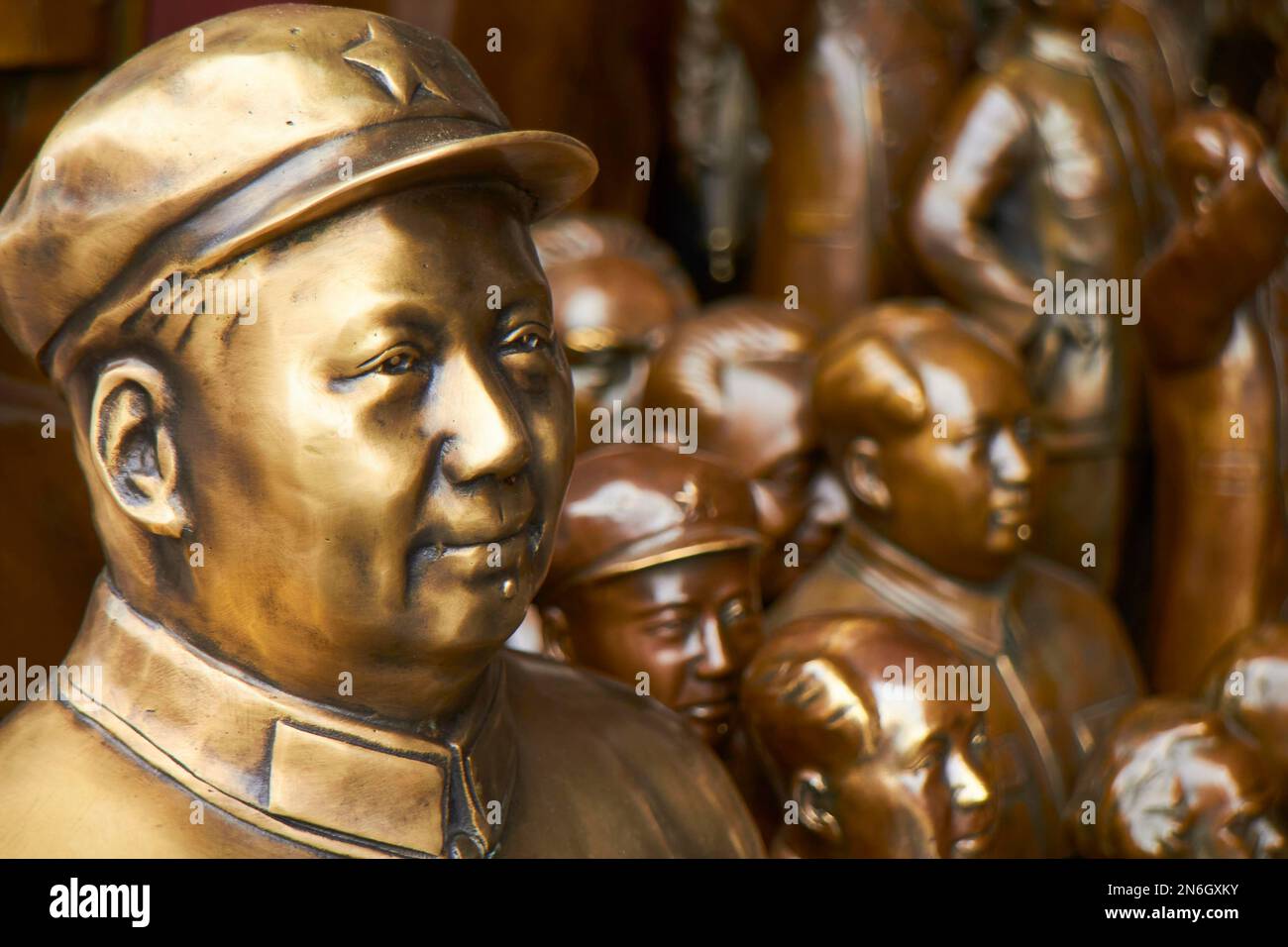Mao Bronze Figures, Panjiayuan Antique Market, Beijing, China Stock ...