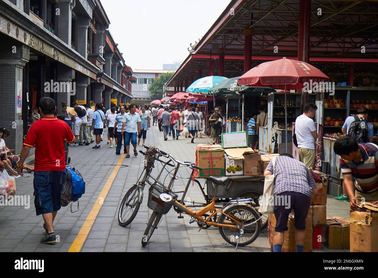 Stalls, Panjiayuan Antique Market, Beijing, China Stock Photo - Alamy