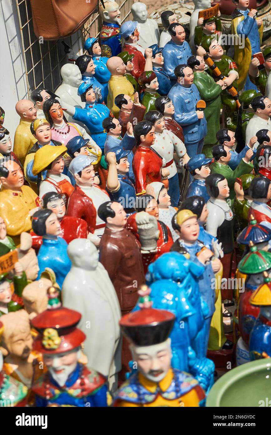 Mao figures in antique shop, Shanghai, China Stock Photo - Alamy