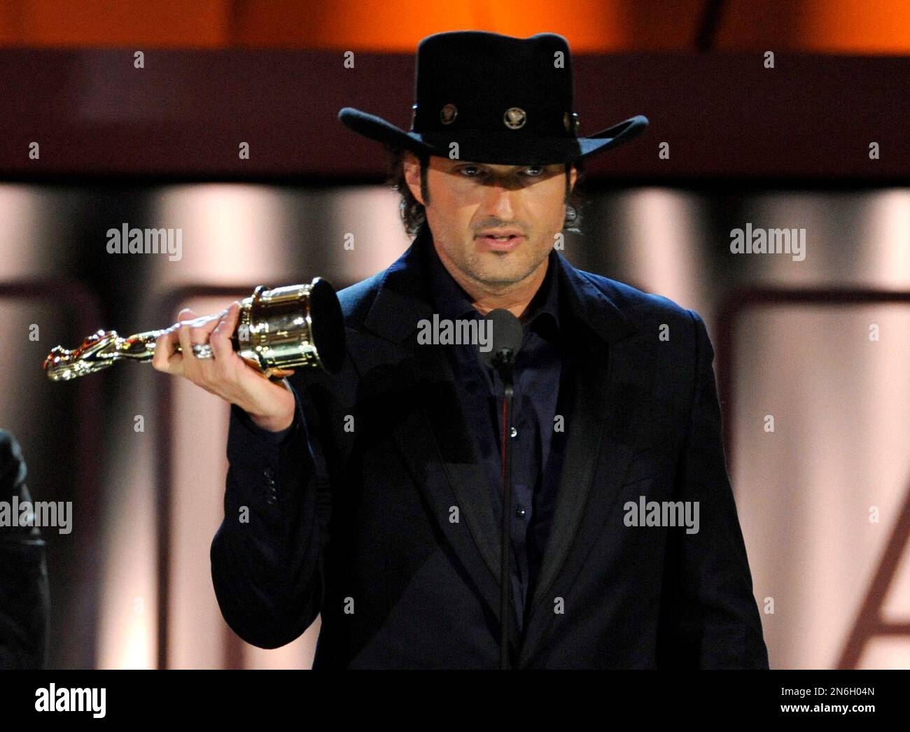 Robert Rodriguez accepts the Anthony Quinn award for achievement in ...