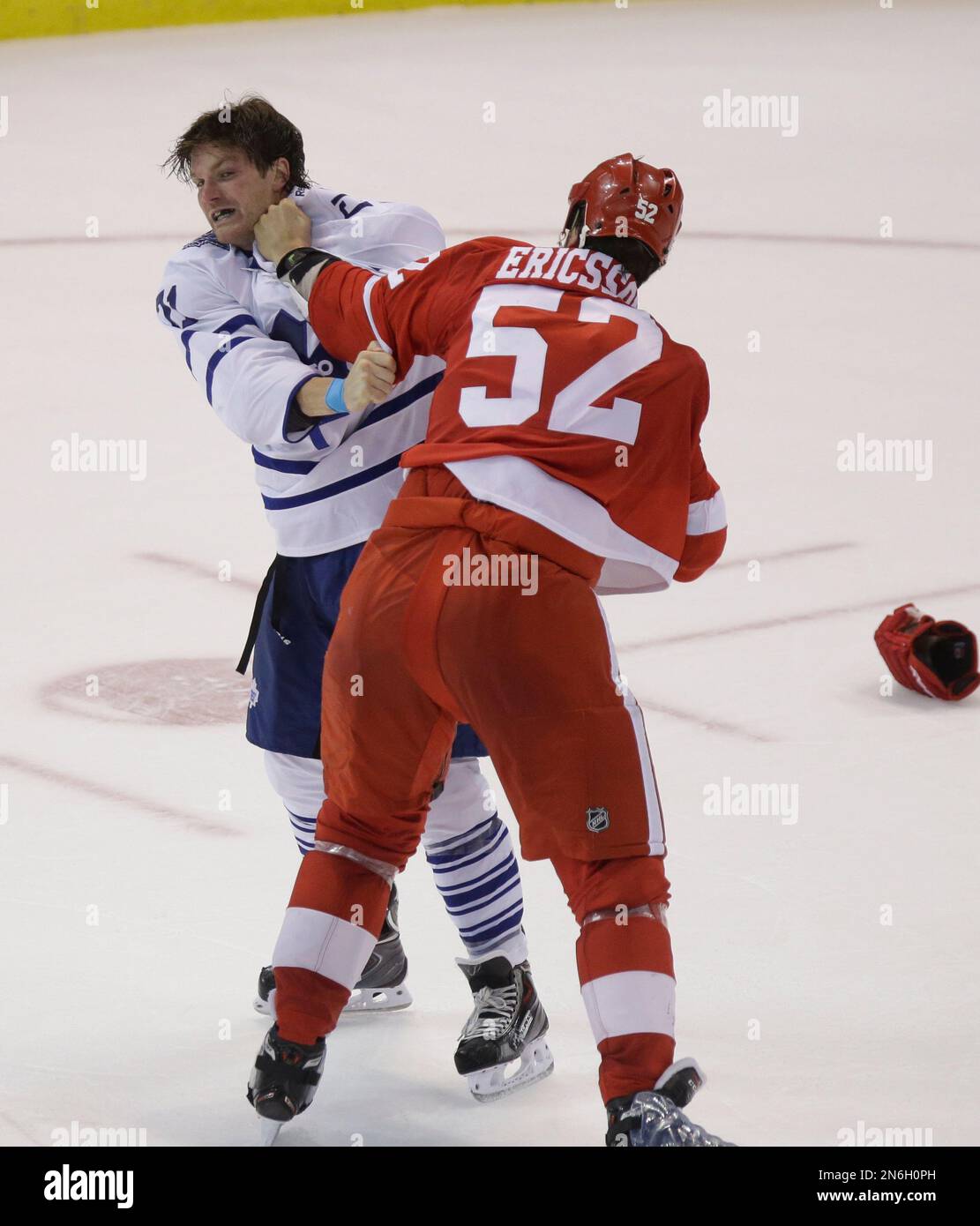 Toronto Maple Leafs right wing David Clarkson (71) fights Detroit Red ...