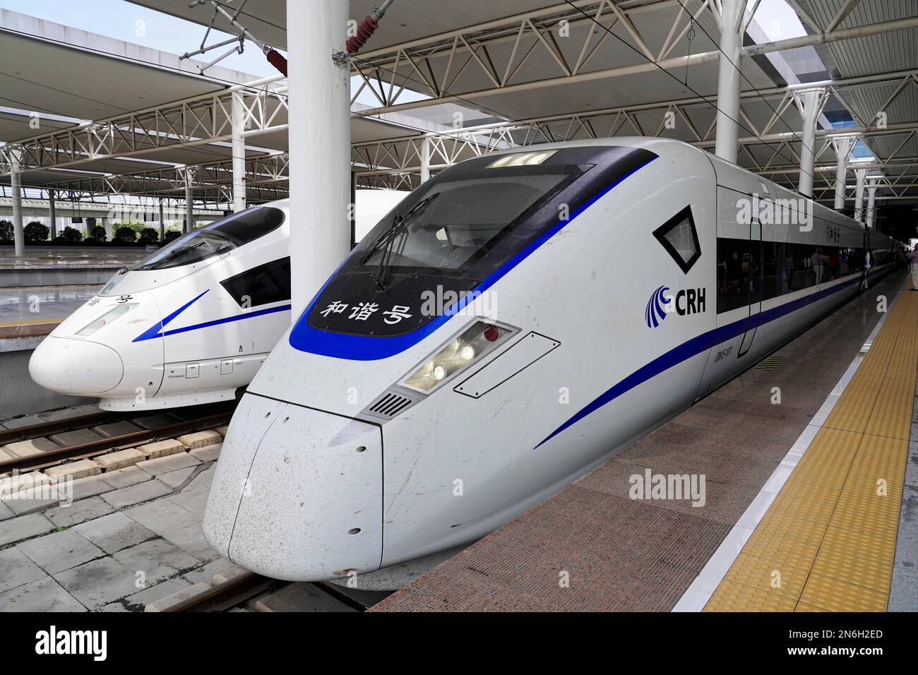 Fast trains, CRH on platform, Hongqiao station, Shanghai, China Stock Photo - Alamy