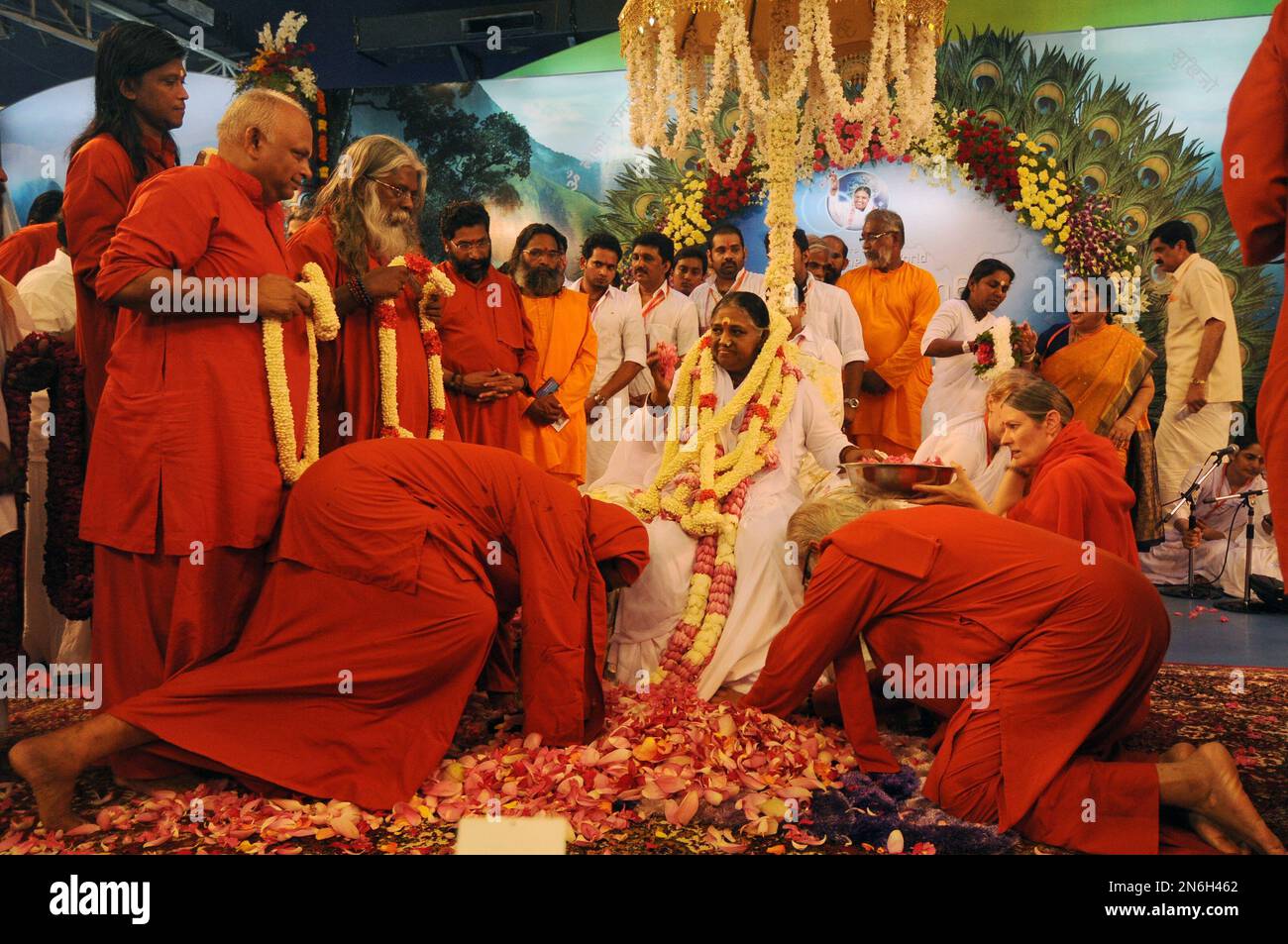 Indian spiritual leader Mata Amritanandamayi blesses devotees during ...