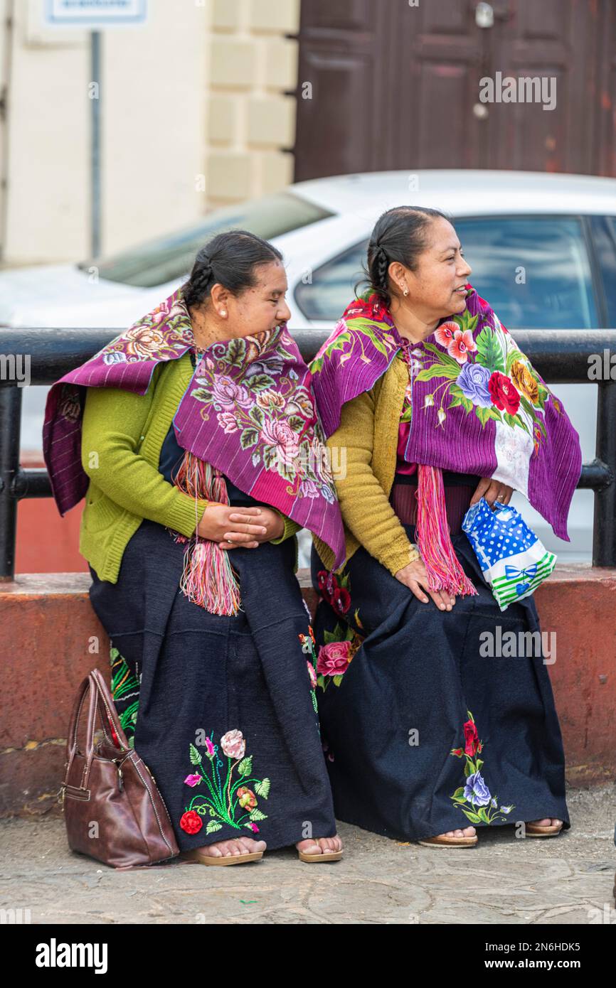 Tzotzil marketwomen, San Christobal de la Casa, Chiapas, Mexico Stock ...