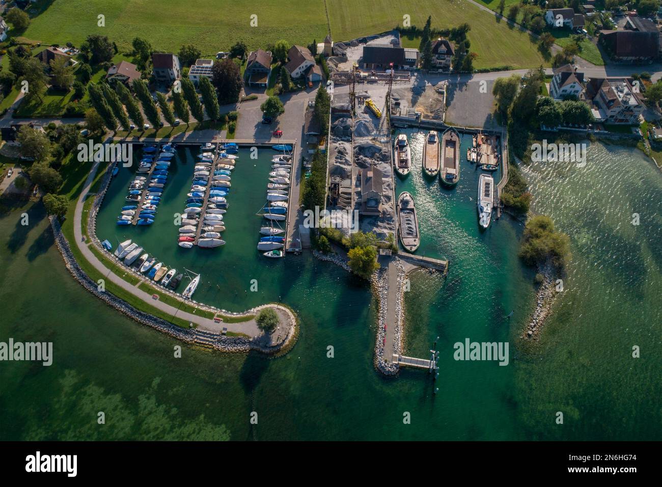 Gravel plant boats boat hi-res stock photography and images - Alamy