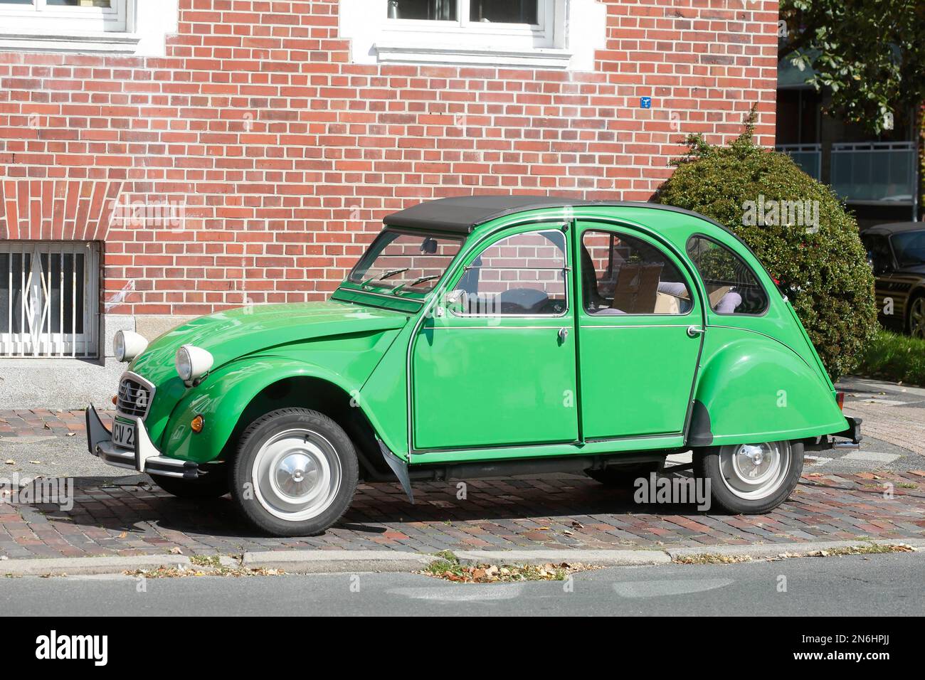 Green vintage Citroen 2CV duck, Germany Stock Photo - Alamy