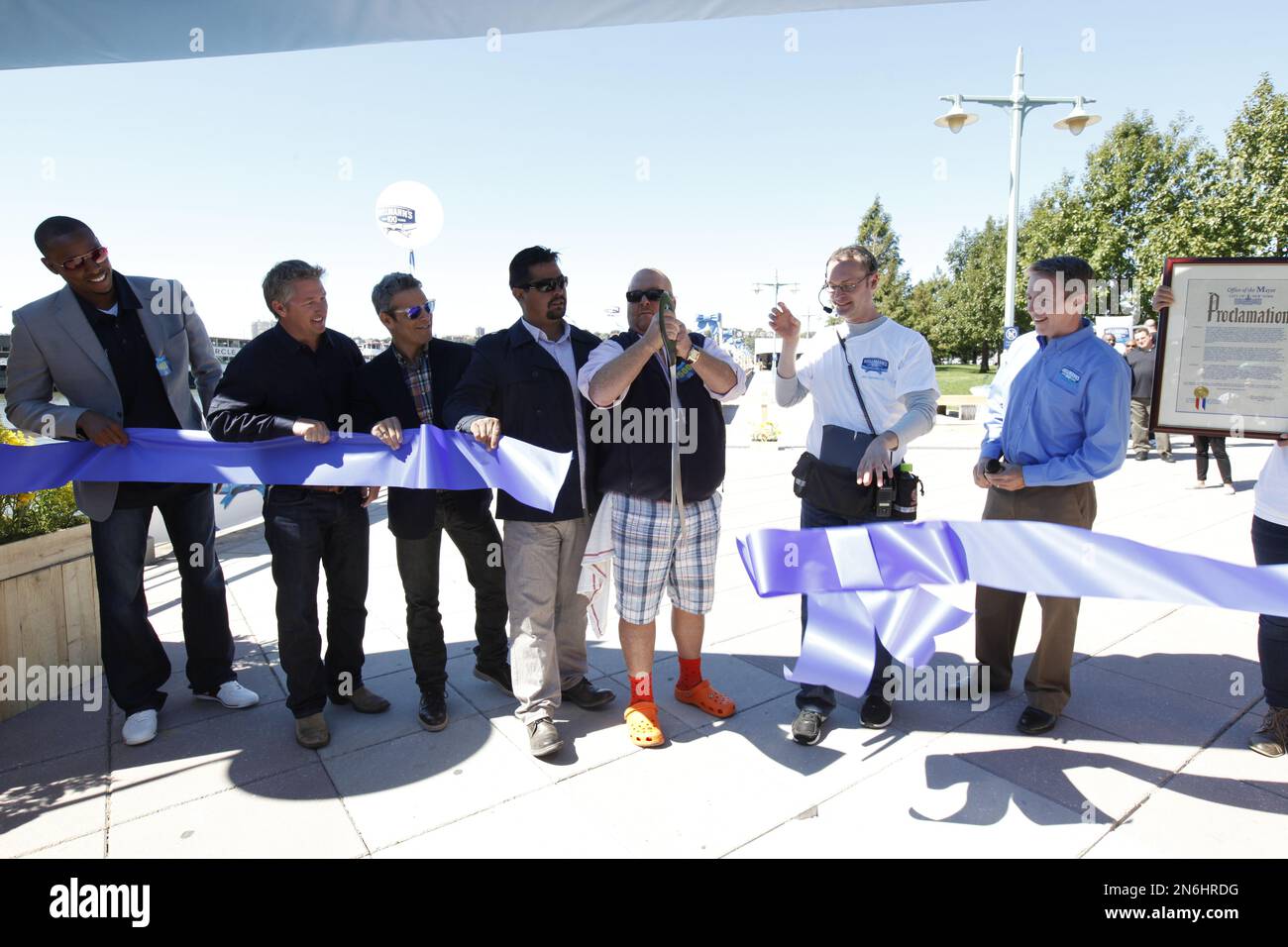 (L-R) Paul Pierce, Tim Love, Andy Cohen, Aarón Sanchez, watch as Mario ...