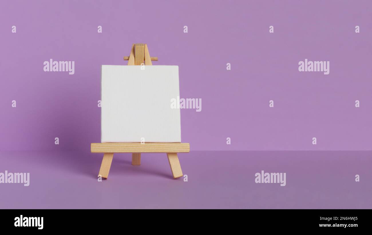 Mini painting hi-res stock photography and images - Alamy