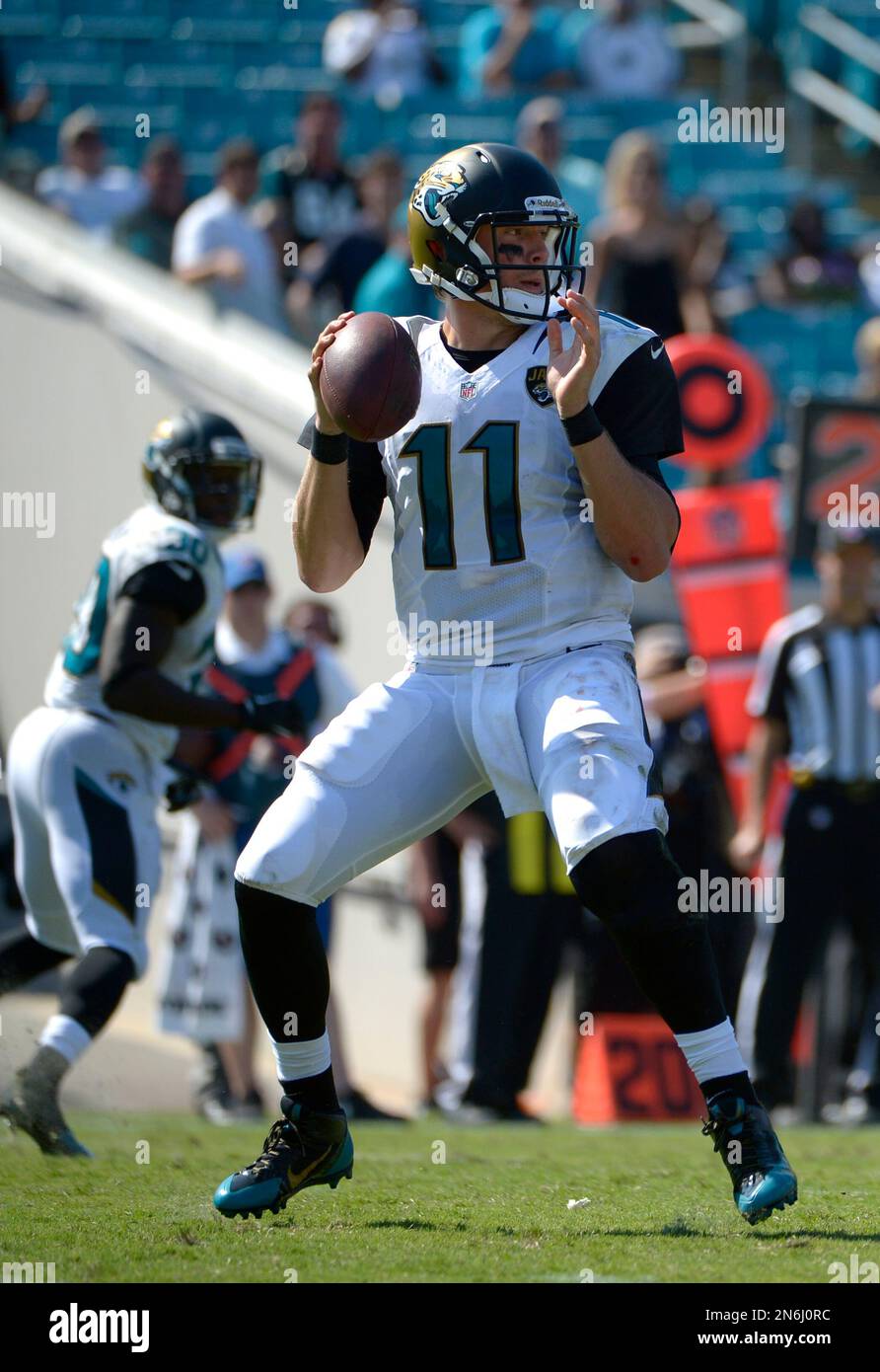 Jacksonville Jaguars quarterback Blaine Gabbert (11) sets up to throw a ...