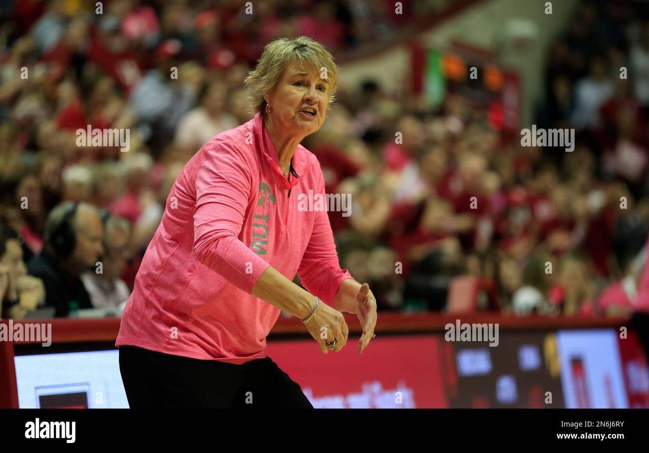 Iowa coach Lisa Bluder coaches against Indiana University during an ...
