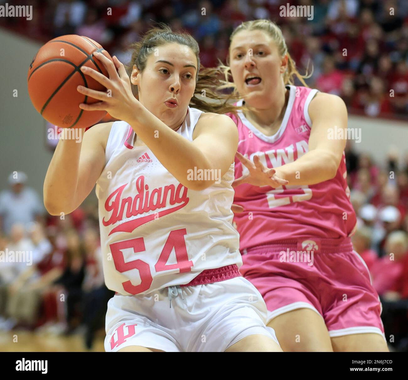 Indiana Hoosiers forward Mackenzie Holmes (54) plays against Iowa ...