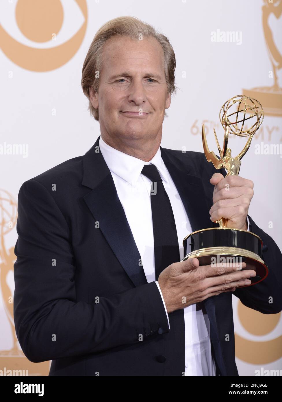 Jeff Daniels poses with the award for outstanding lead actor in a drama ...