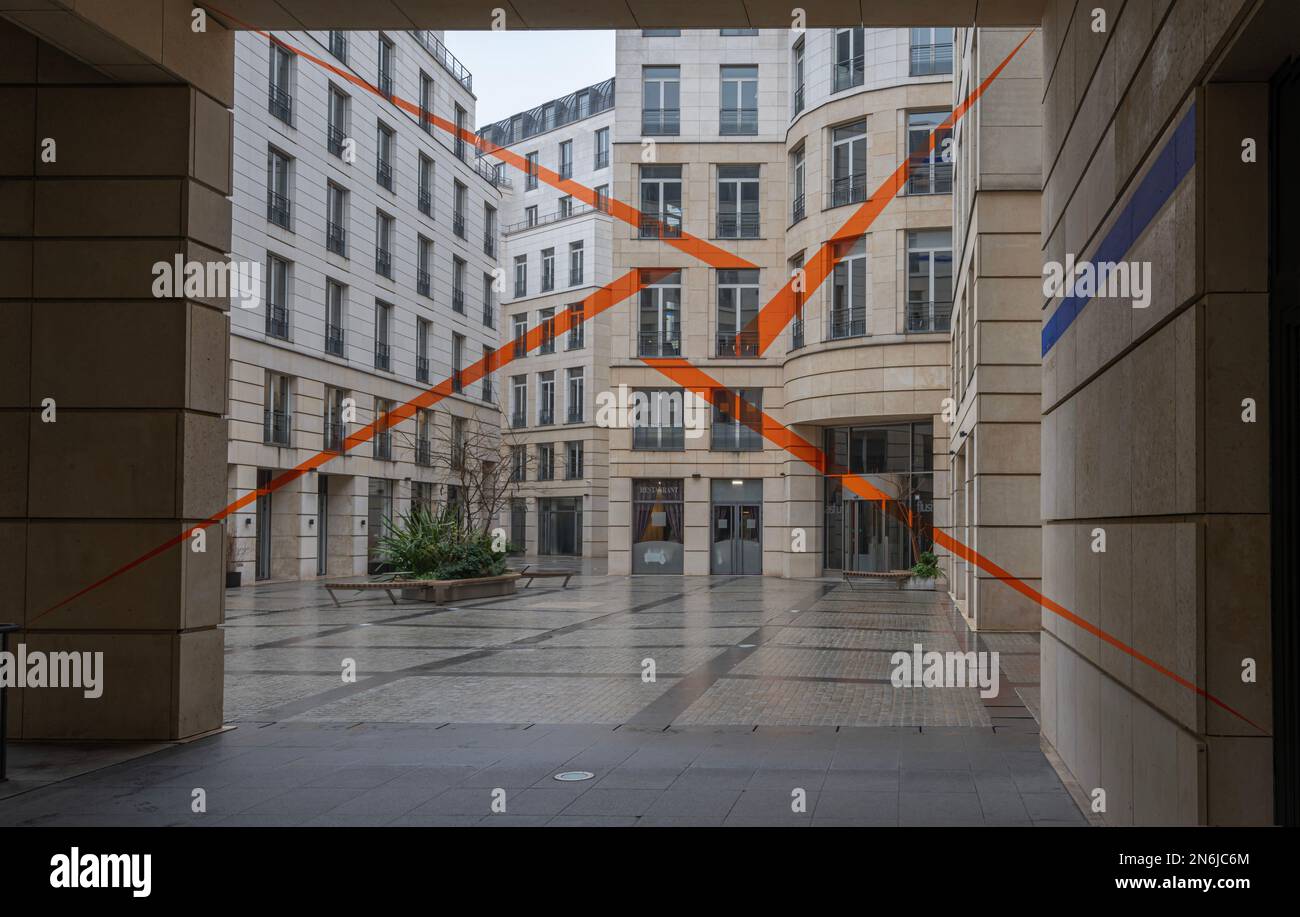 Passage Caumartin. Outside view of an optical illusion painted on ...