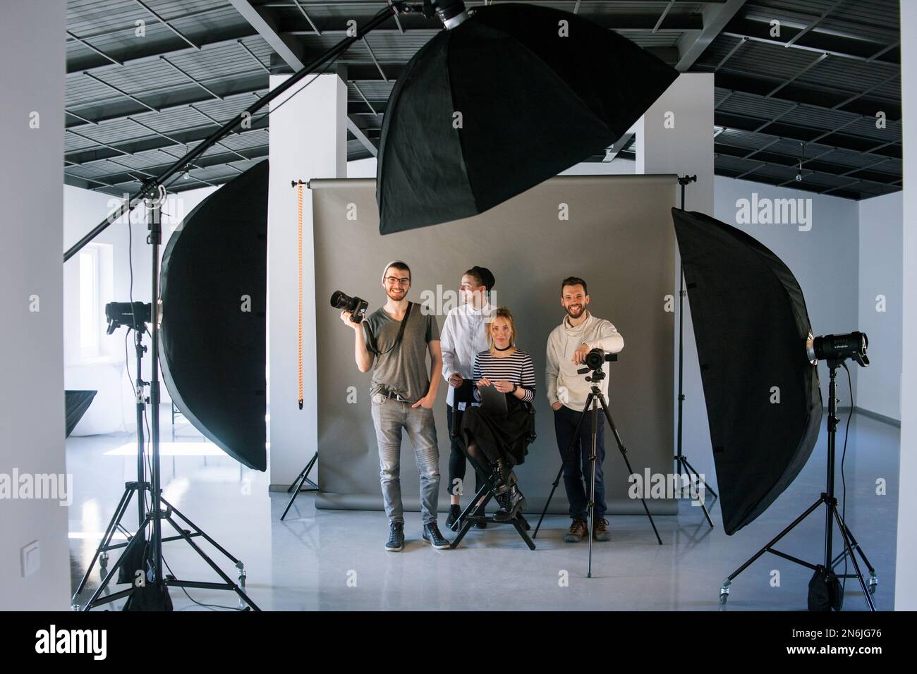 Team photo posing hi-res stock photography and images - Alamy
