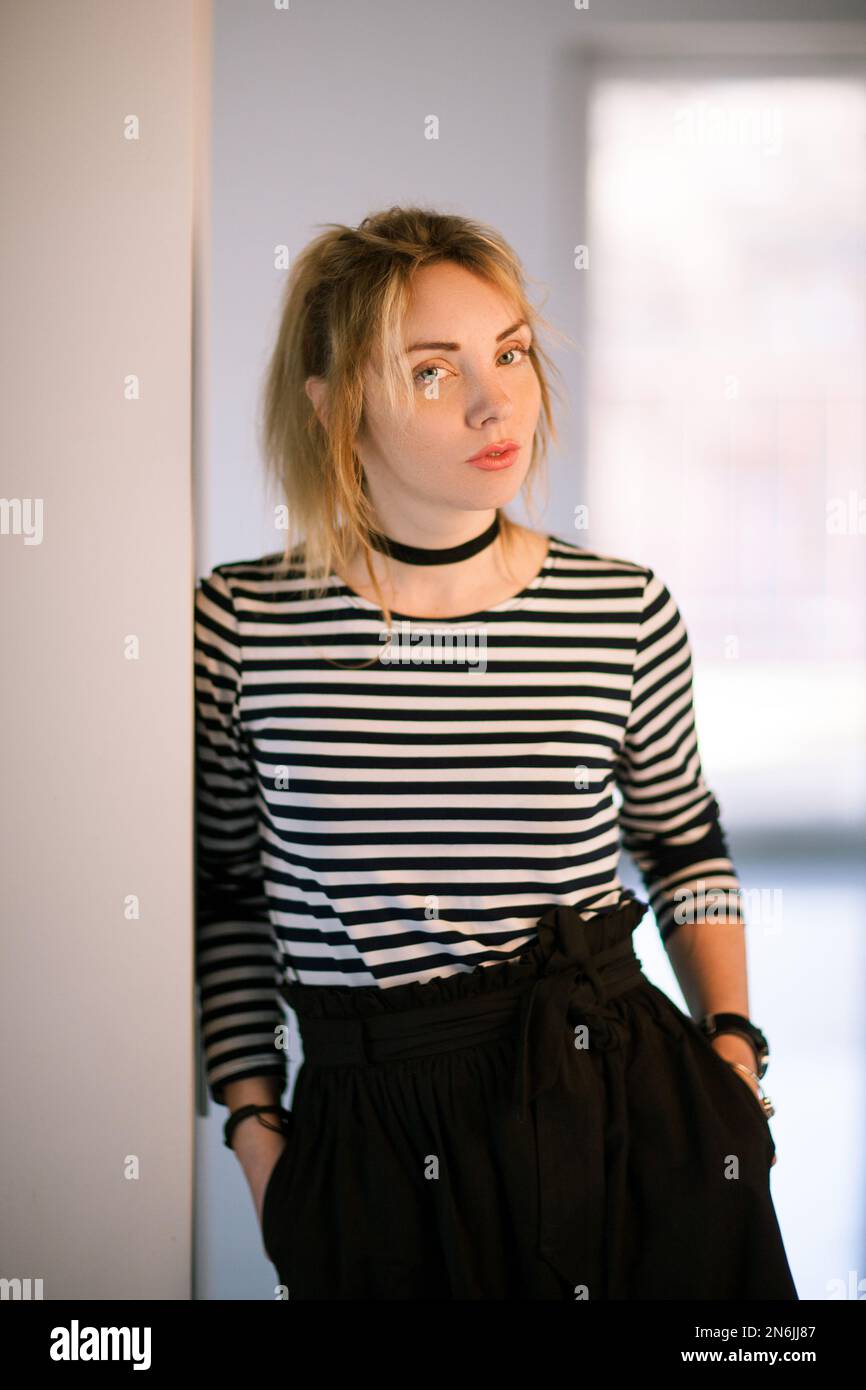 Beautiful young fashion model hi-res stock photography and images - Alamy