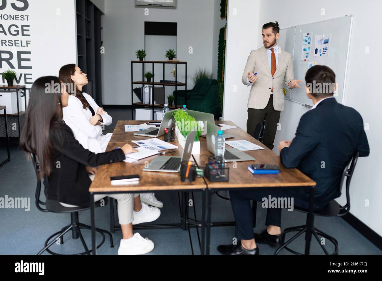 Important negotiations hi-res stock photography and images - Alamy