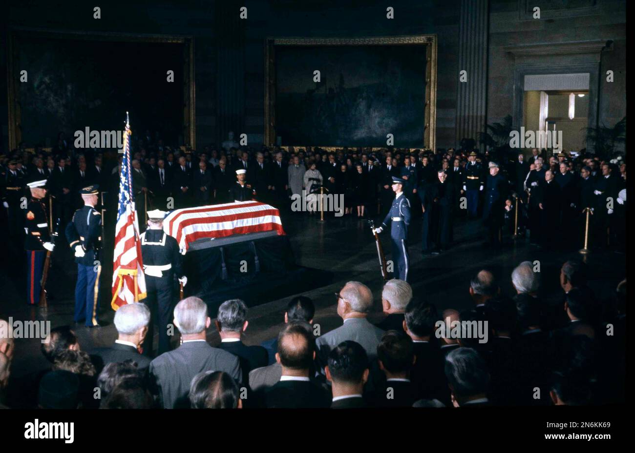 Public viewing of the body of U.S. General Douglas MacArthur in the ...