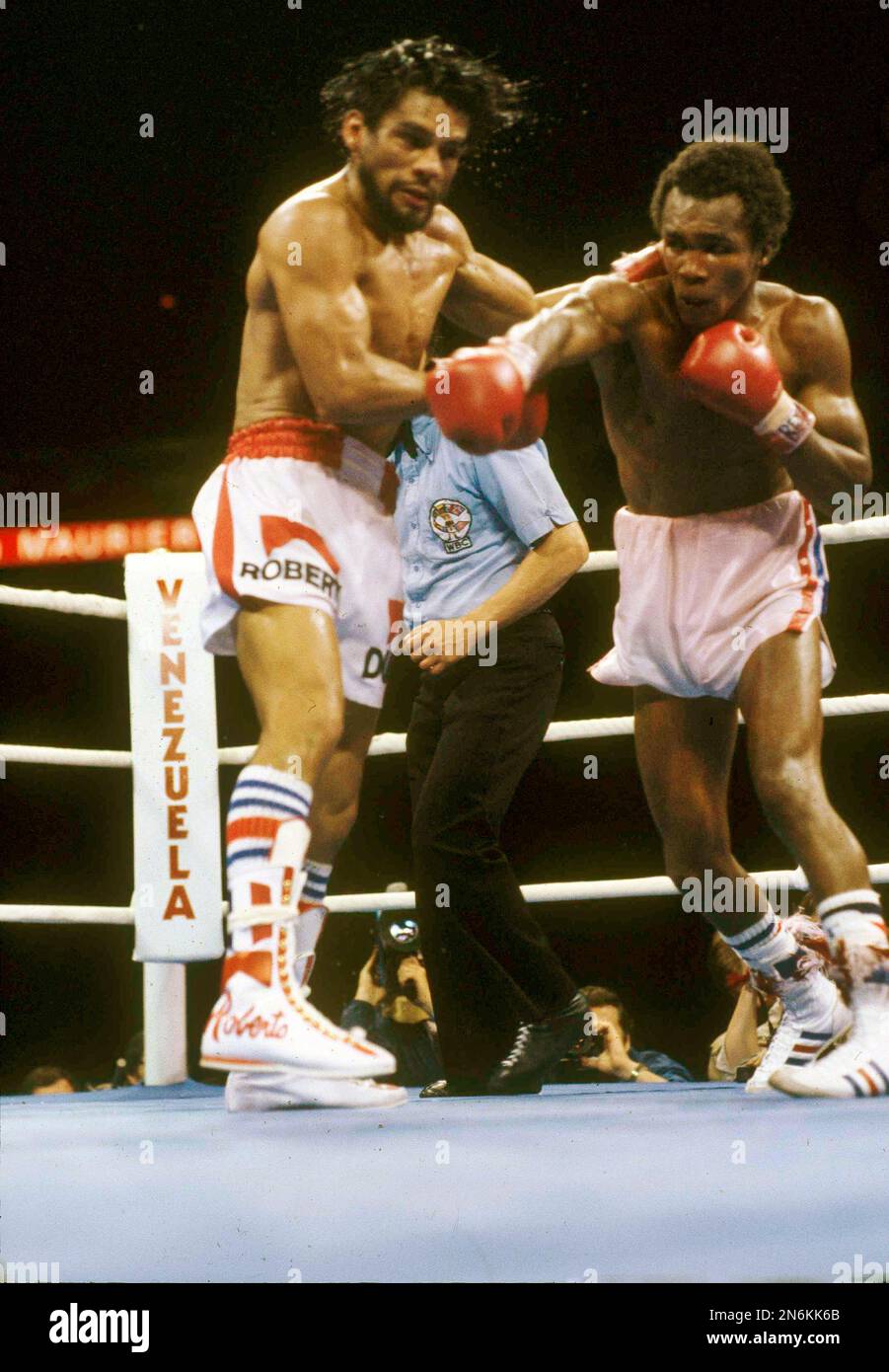 Roberto Duran vs. Sugar Ray Leonard in Montreal, Canada, June 20, 1980 ...