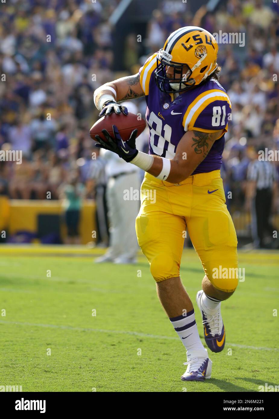 LSU tight end Jake Franklin (81) warms up before before an NCAA college ... LSU tight end Jake Franklin (81) warms up before before an NCAA college ...