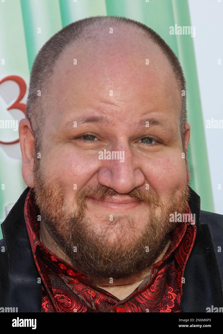 Actor Stephen Kramer Glickman arrives at the world premiere of "Wizard ...