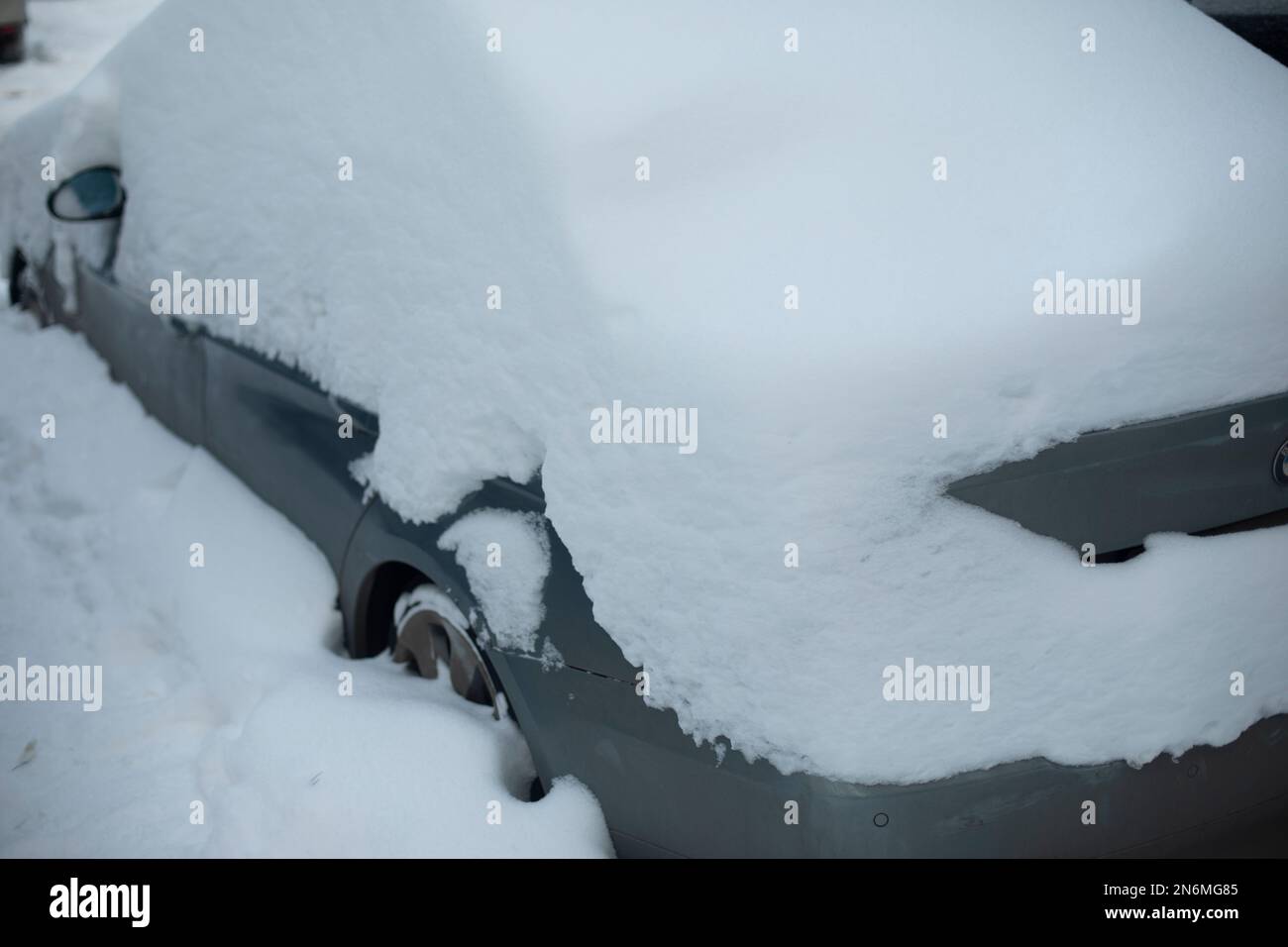 Mode of transport snowing hi-res stock photography and images - Alamy