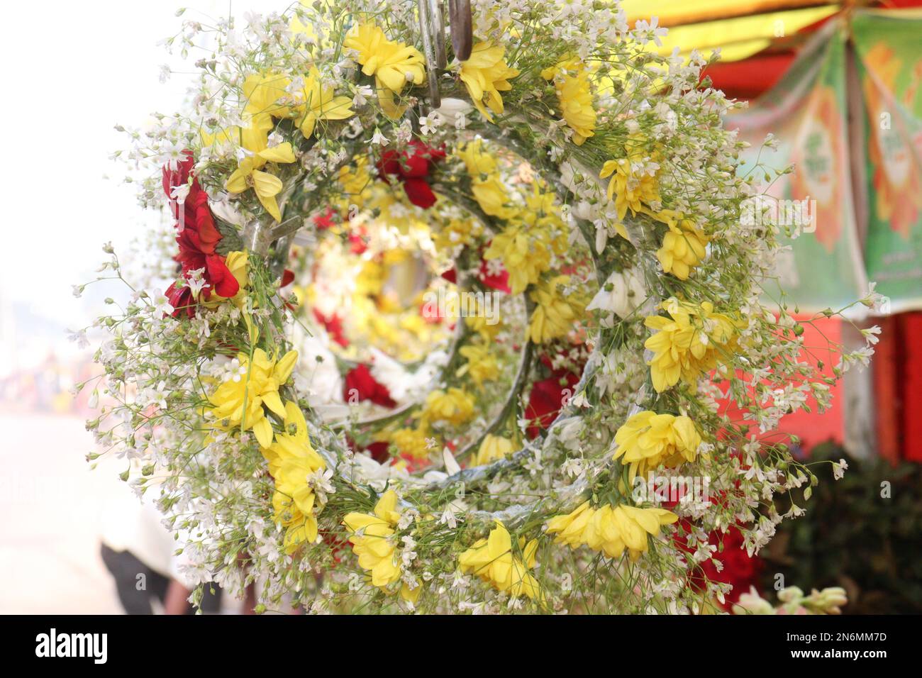 Women floral crown hi-res stock photography and images - Alamy