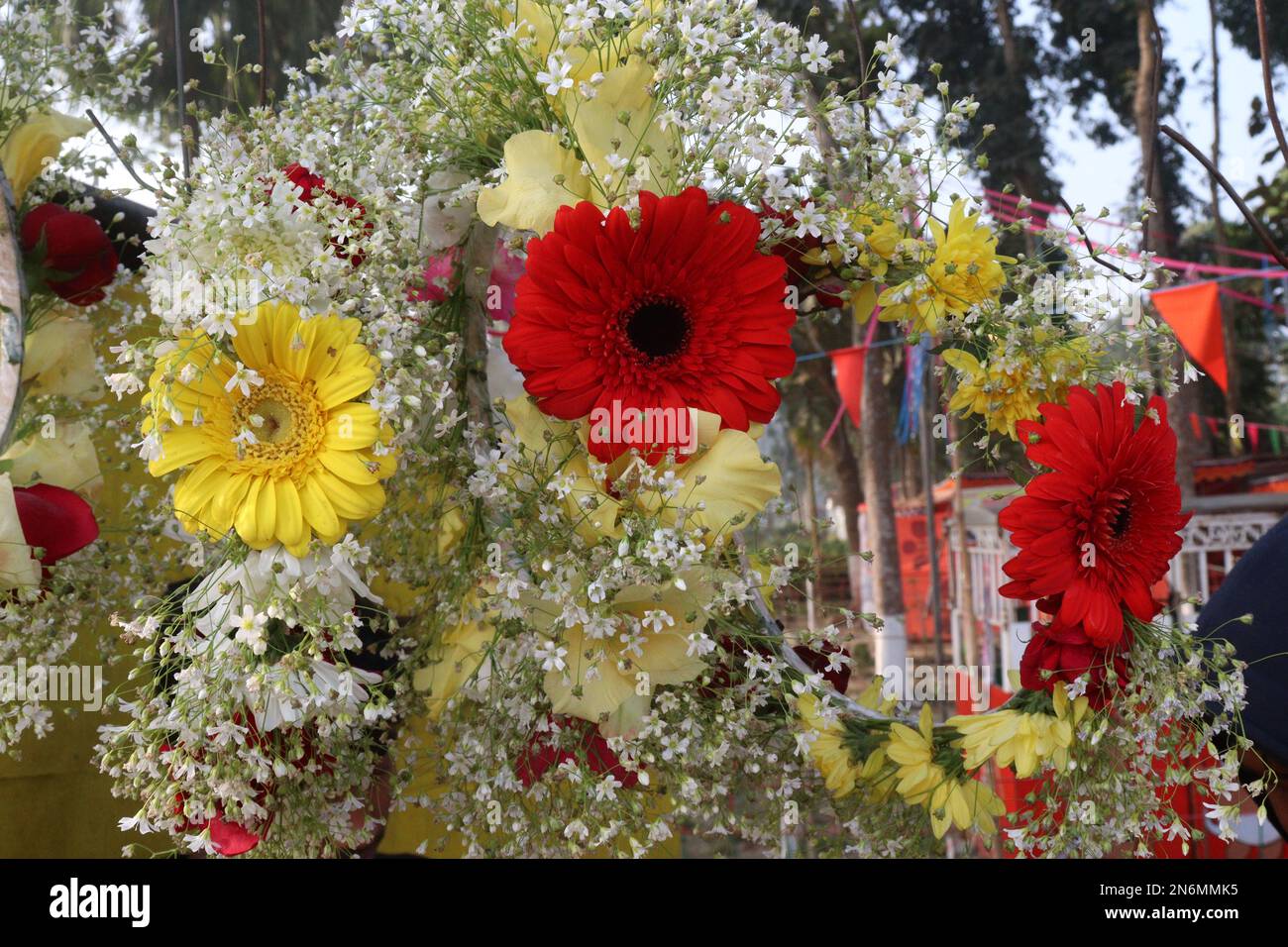 Women gerbera Flower Headband Floral Crown for wedding Stock Photo - Alamy