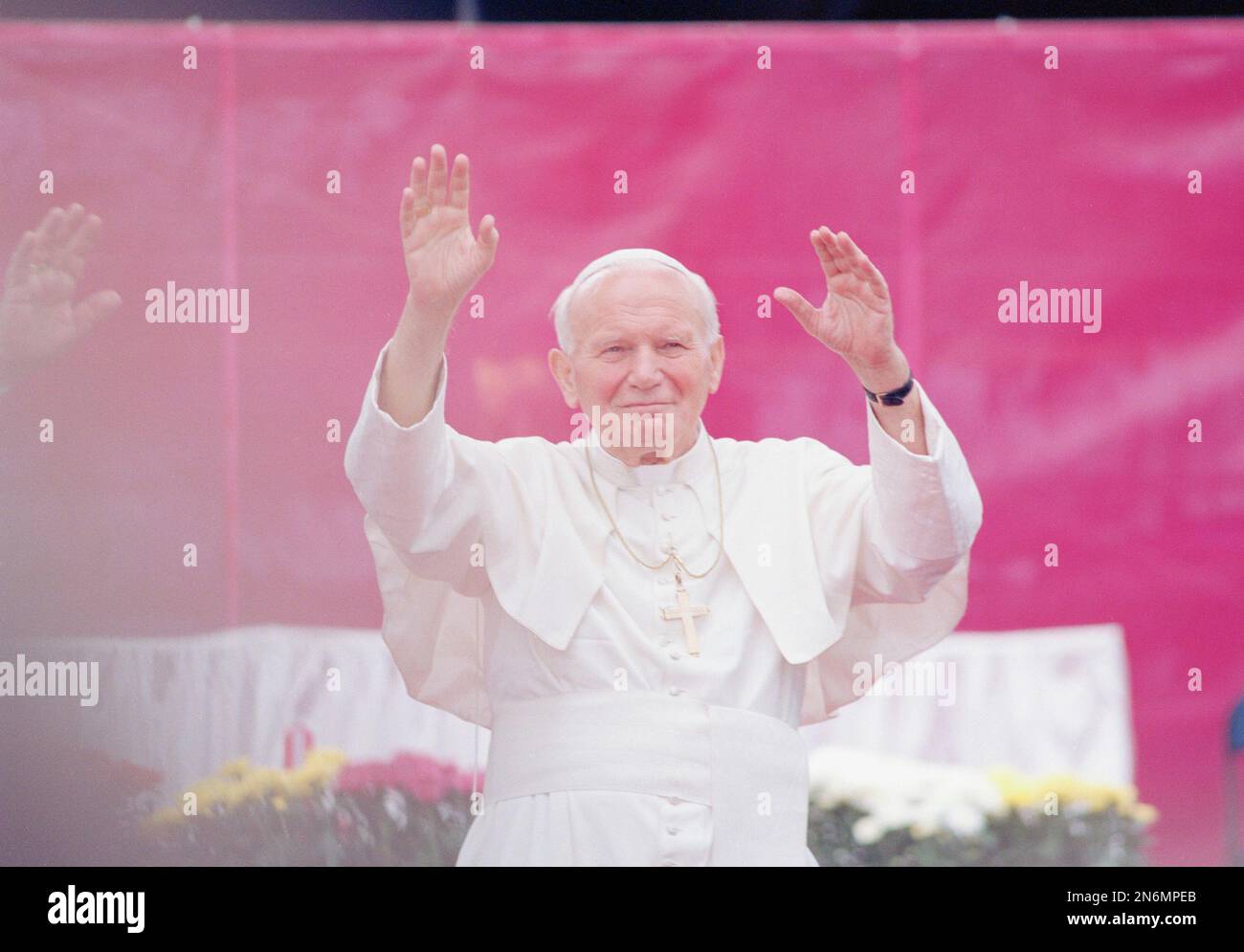 Pope John Paul II gestures to the World Youth Day participants at Mile ...