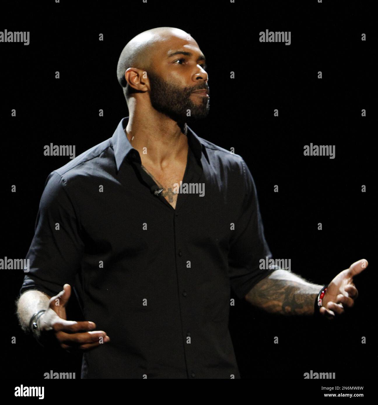 Actor Omari Hardwick performs opening poem at Lexus Presents: Verses ...