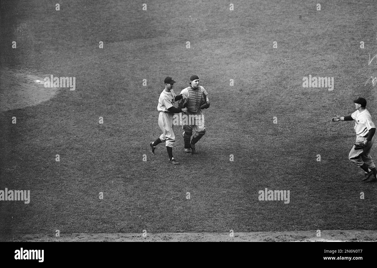 Detroit Tigers' Hal Newhouser, left, winning pitcher and Catcher Bob ...