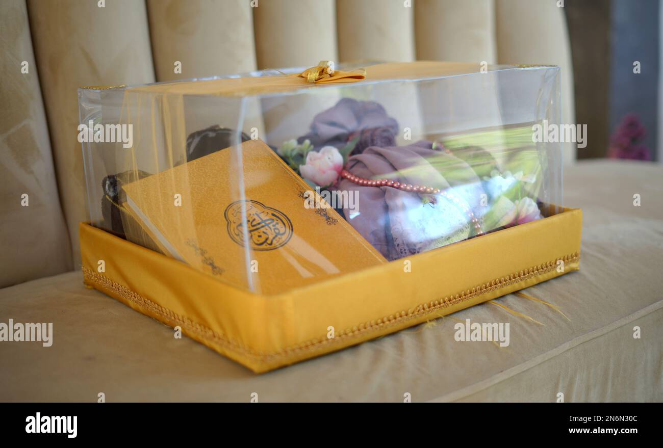 Muslim wedding bride and groom hi-res stock photography and images - Alamy