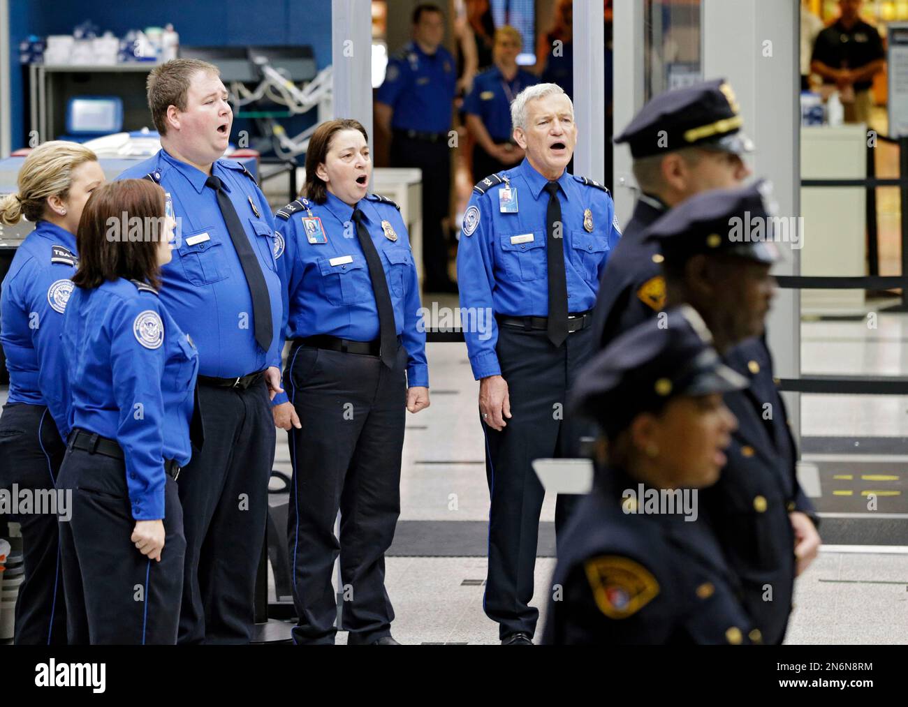 TSA agents sing" God Bless America" at a checkpoint in Cleveland ...