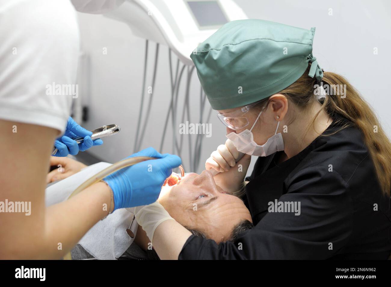 hard tooth extraction, tooth extraction tools Gracie curette, piezo ...