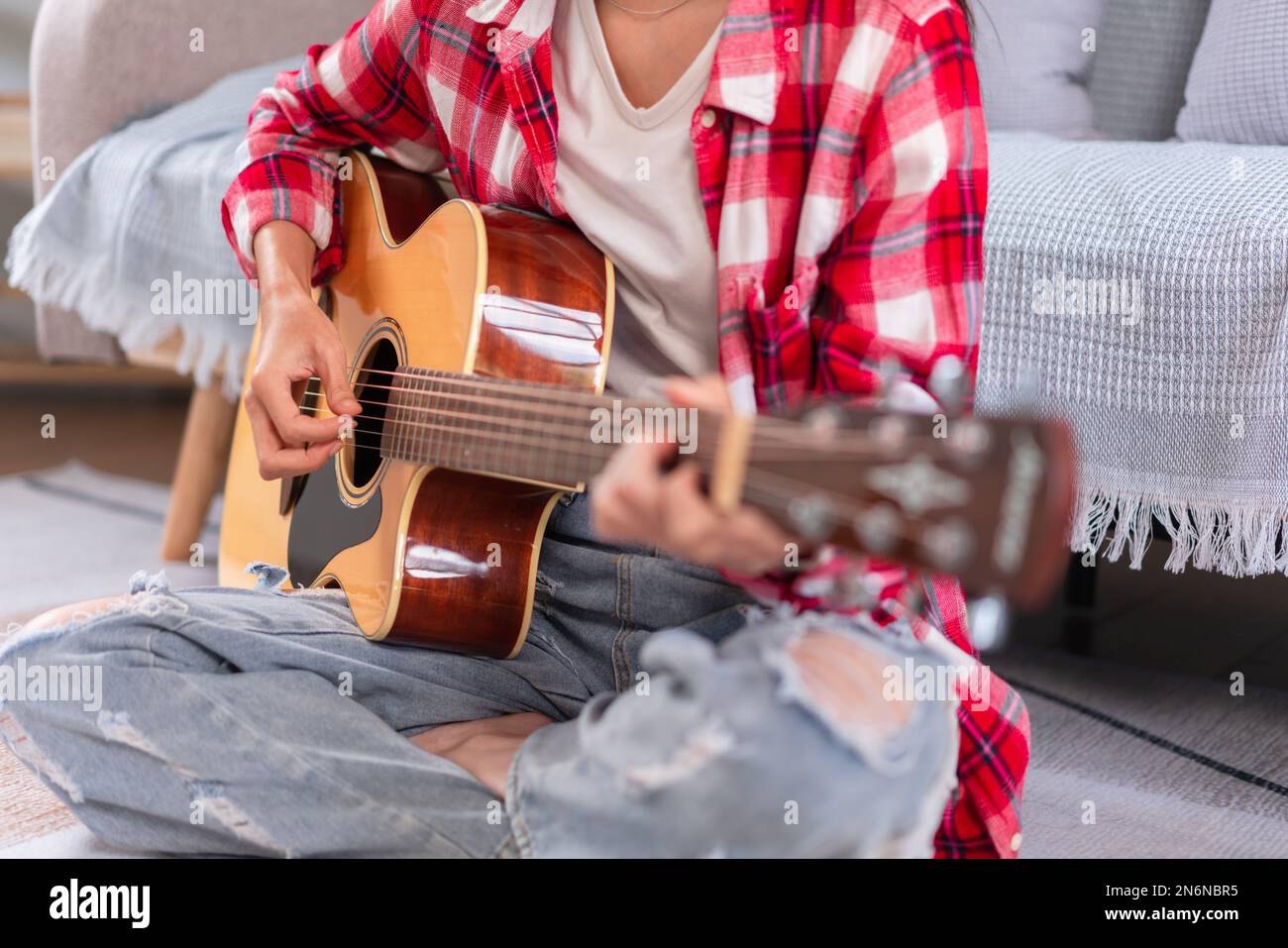 Guitar and singer concept, Young asian woman playing acoustic guitar ...