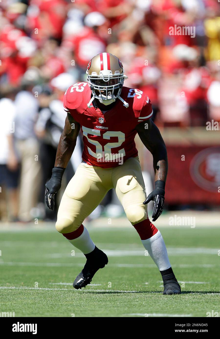 San Francisco 49ers linebacker Patrick Willis (52) warms up before an ...