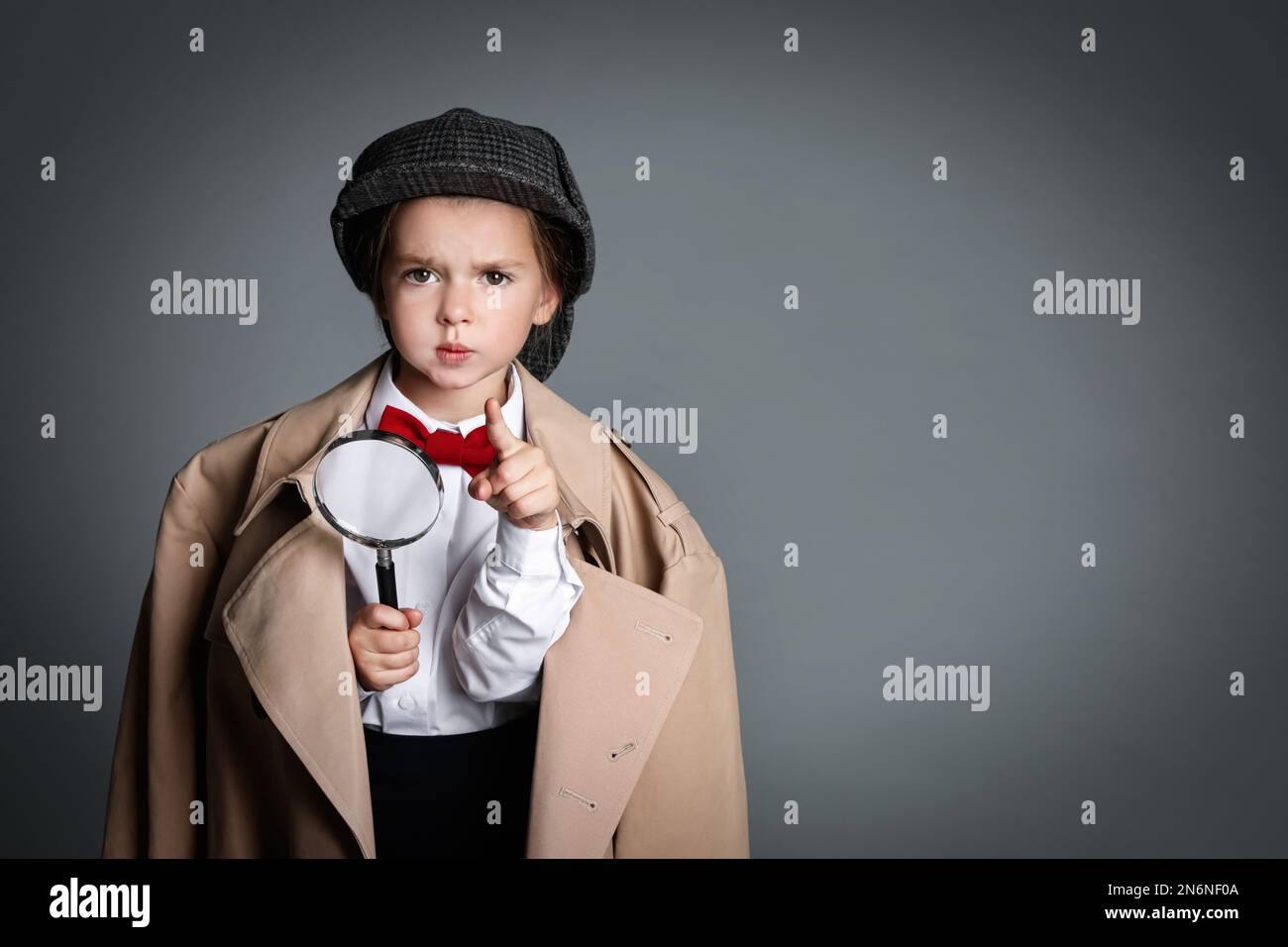 Child detective costume hi-res stock photography and images - Alamy