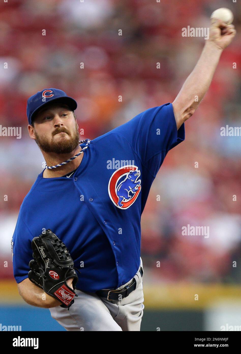 Chicago Cubs starting pitcher Travis Wood throws against the Cincinnati ...
