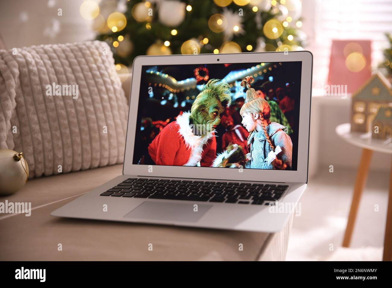The grinch movie hi-res stock photography and images - Alamy