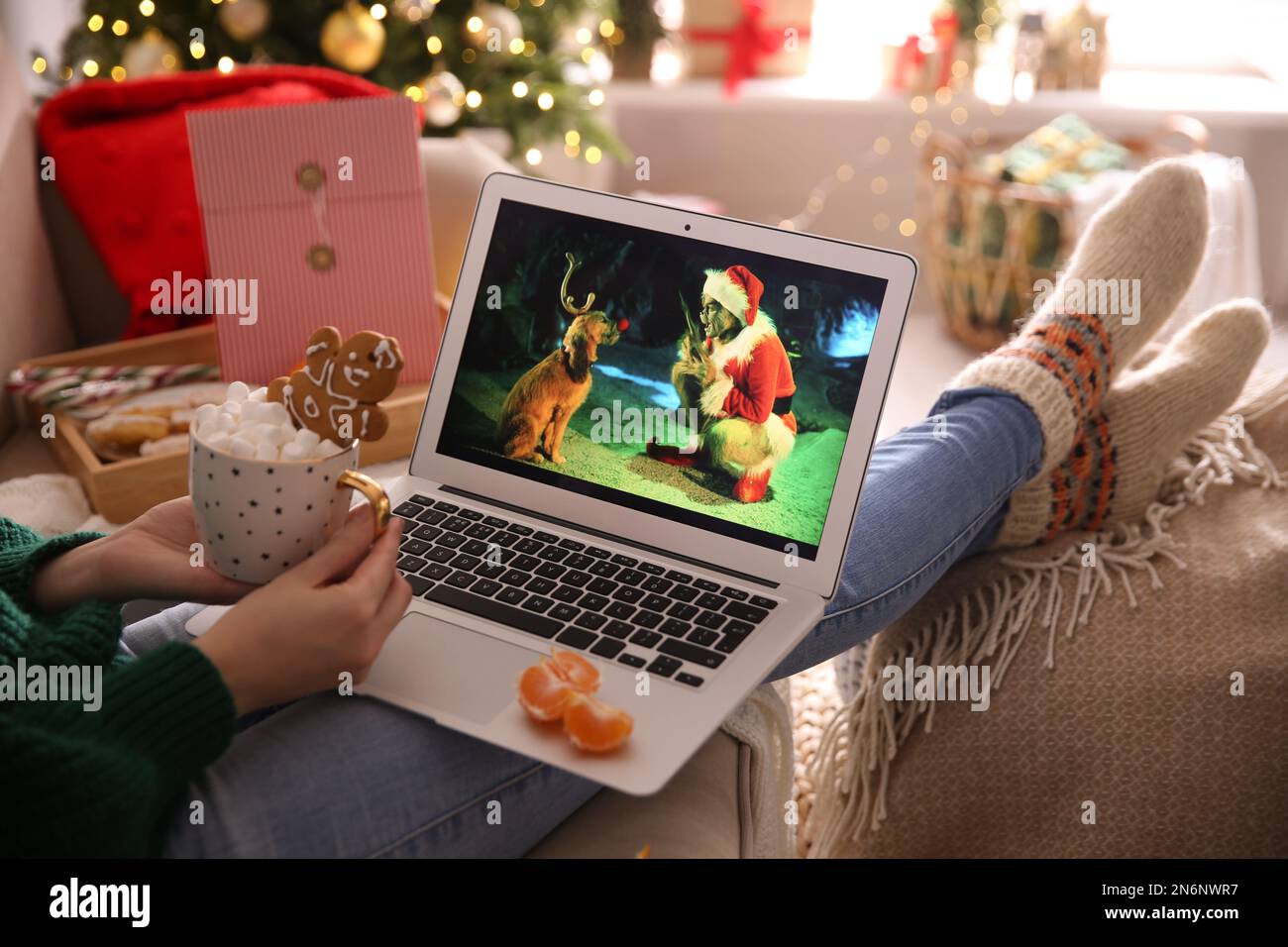 Grinch hand hi-res stock photography and images - Alamy