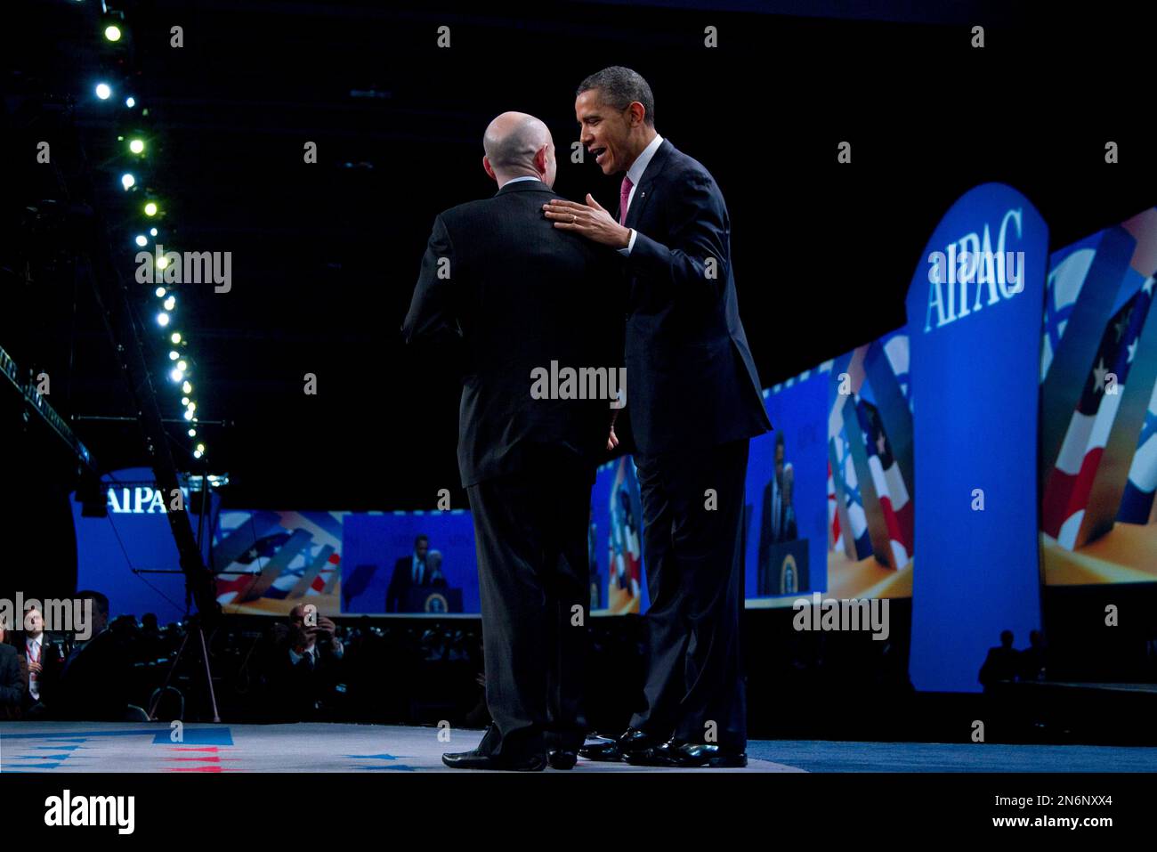 President Barack Obama exchanges a few words with AIPAC president Lee ...