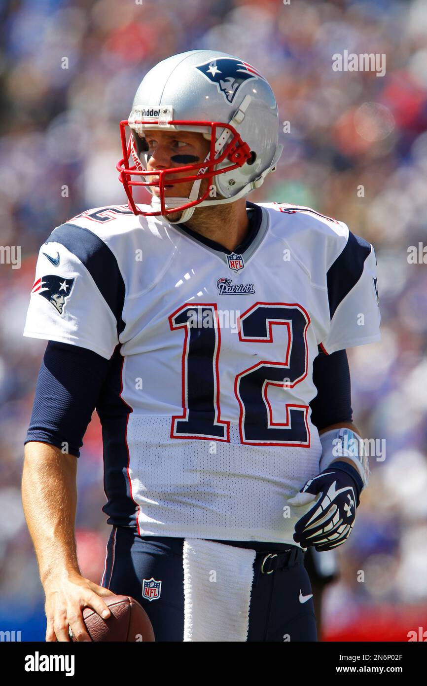 New England Patriots Tom Brady (12) prepares for a play against the ...