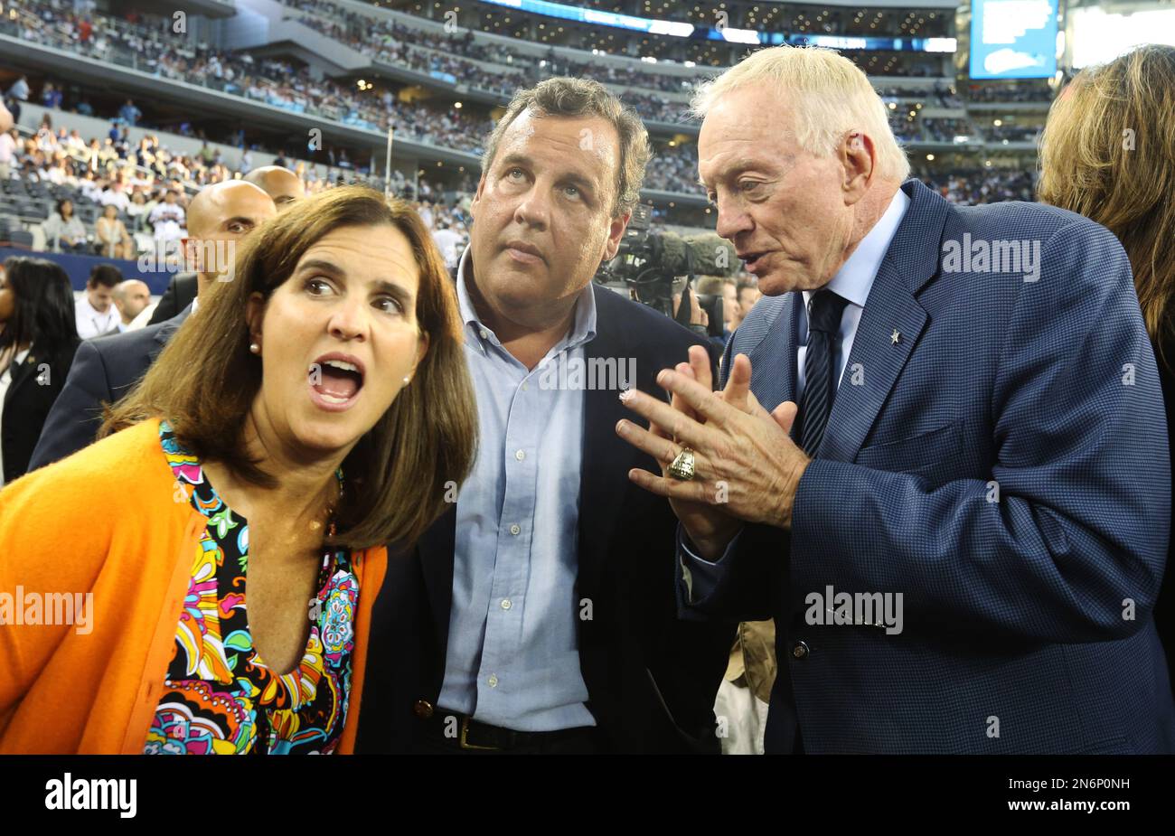 From left, Mary Pat Foster, her husband New Jersey Governor Chris ...