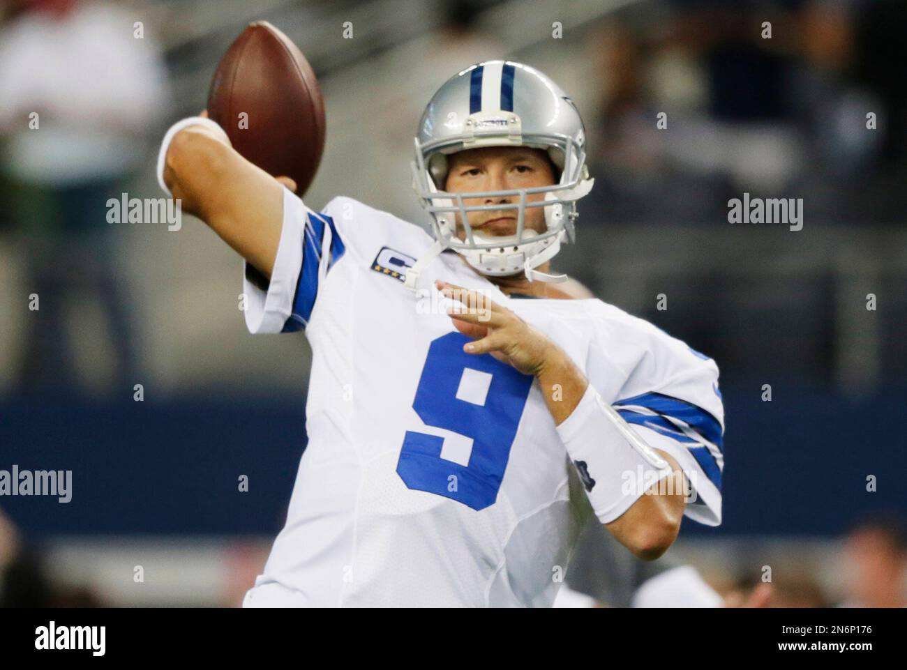 Dallas Cowboys quarterback Tony Romo (9) warms up before a NFL football ...