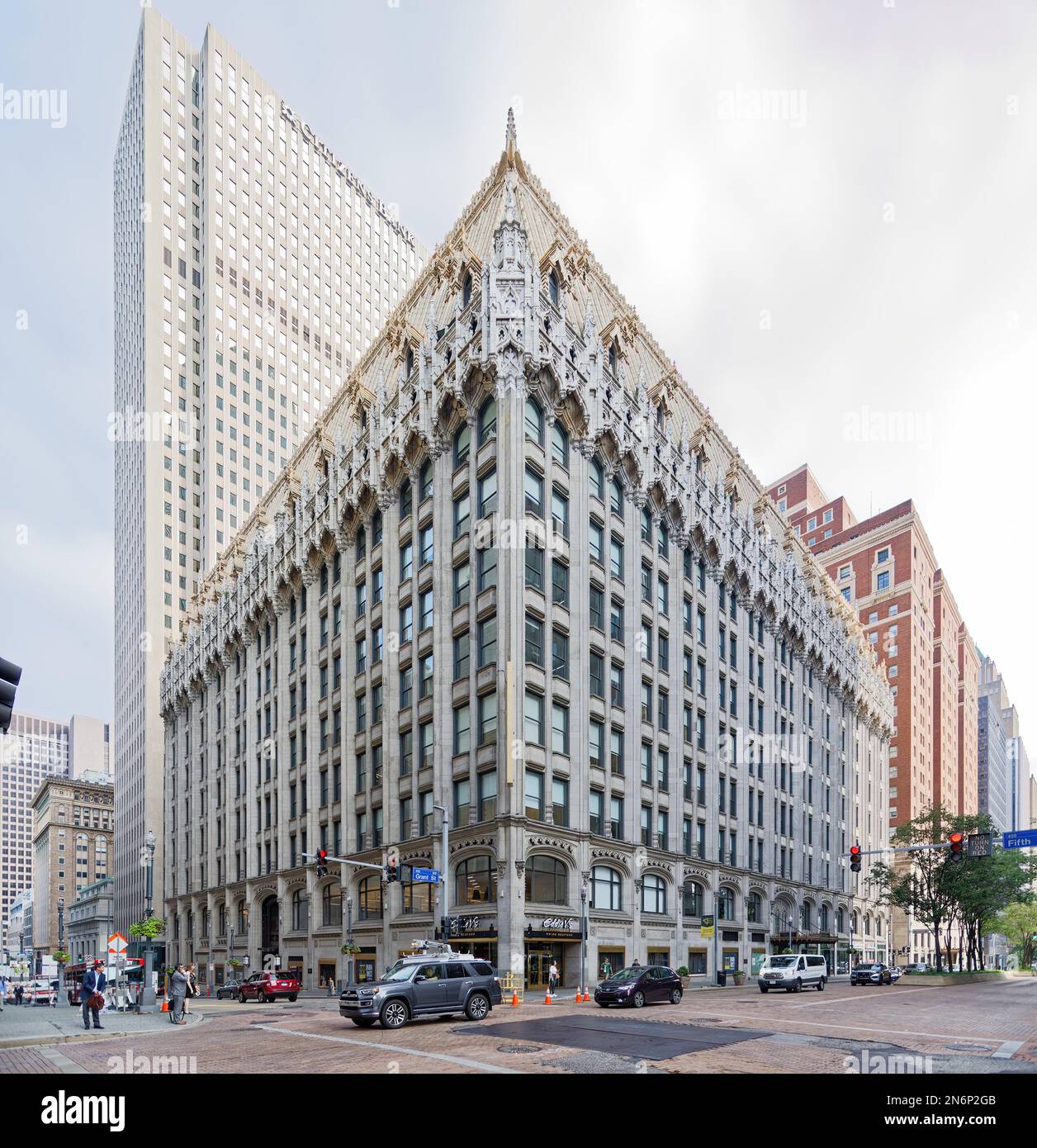 Pittsburgh Downtown: Landmark Union Trust Building was restored inside ...