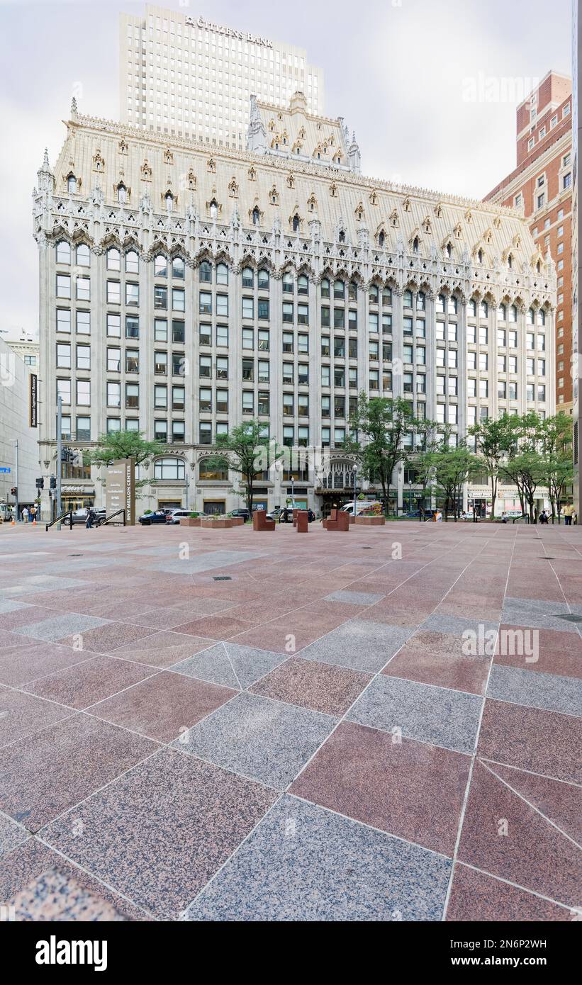 Pittsburgh Downtown: Landmark Union Trust Building was restored inside ...