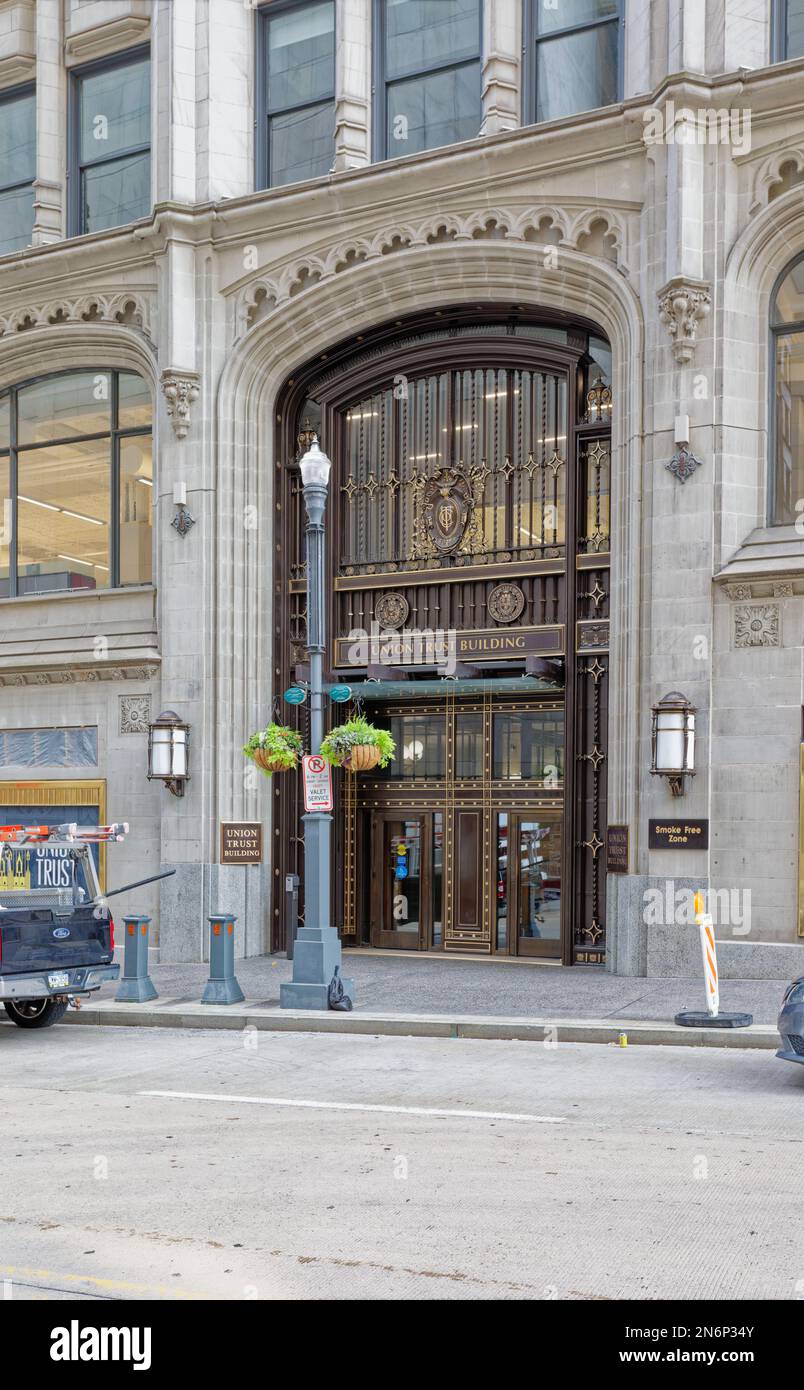 Pittsburgh Downtown: Landmark Union Trust Building was restored inside ...
